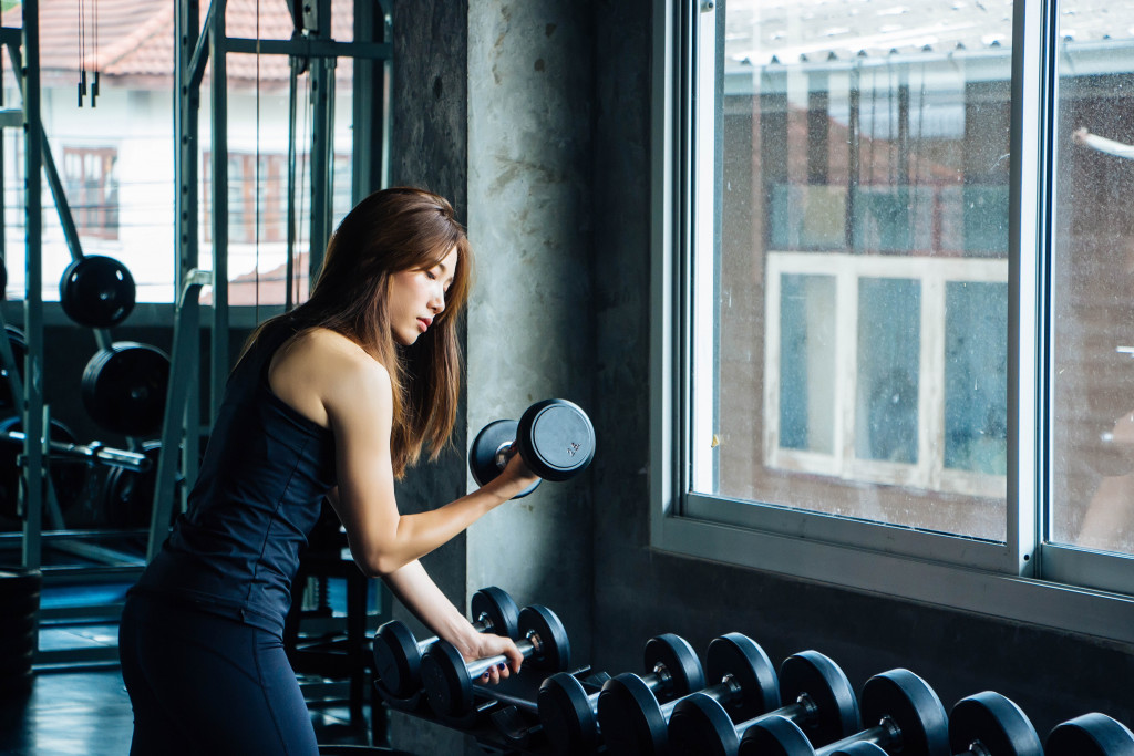 8 Health Benefits of Building Muscle - Family Badge